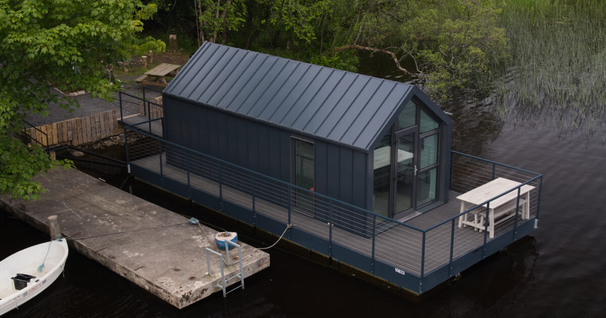 Cabin (C) 250 houseboat suitable as a floating holiday home, floating ...