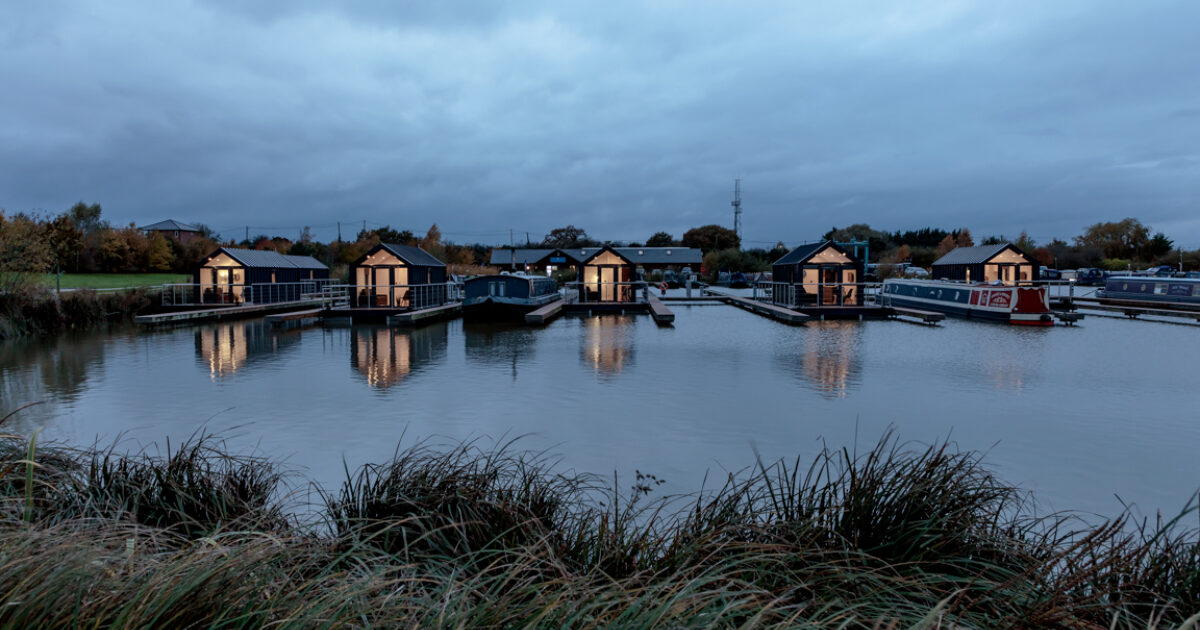 C250 x 6 - TATTENHALL MARINA | Bluefield Houseboats
